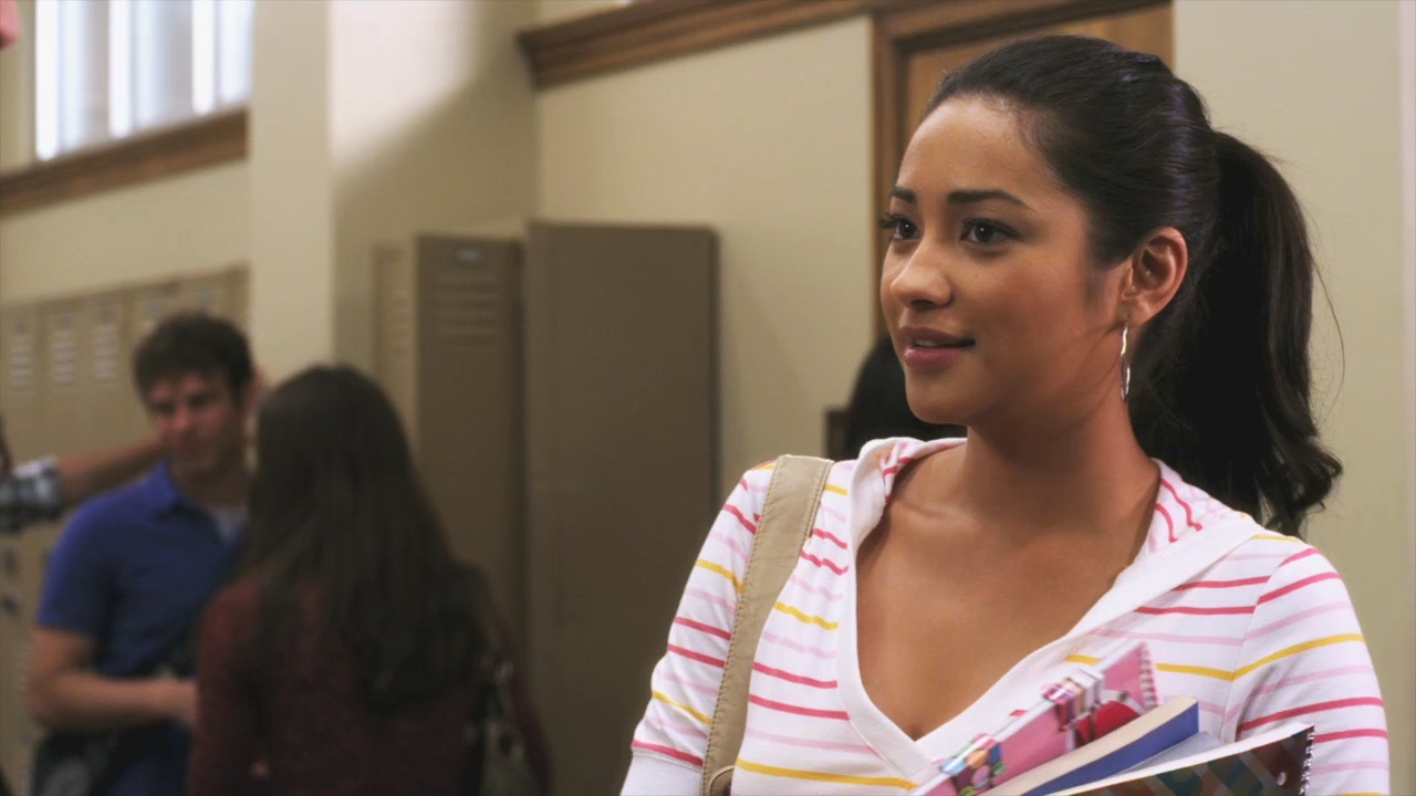 1.06 There's No Place Like Homecoming - PLL106-00281 - Pretty Little ...