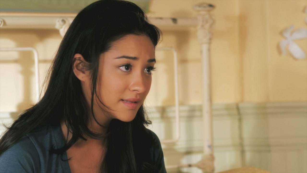 1.07 The Homecoming Hangover - PLL107-00188 - Pretty Little Liars Screencaps