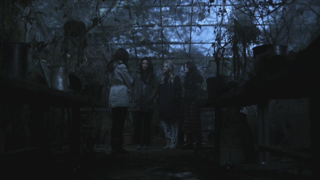 2.01 It's Alive - PLL201-1165 - Pretty Little Liars Screencaps