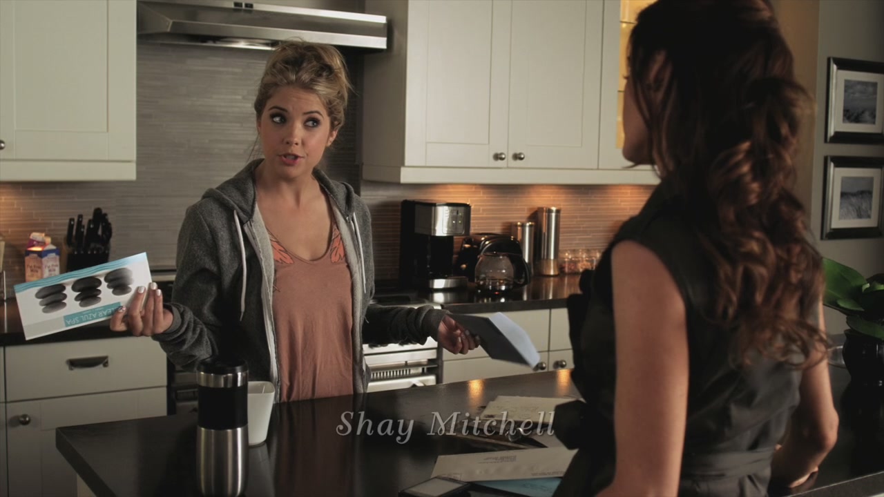 2.10 Touched by an 'A'-ngel - PLL210-00109 - Pretty Little Liars Screencaps