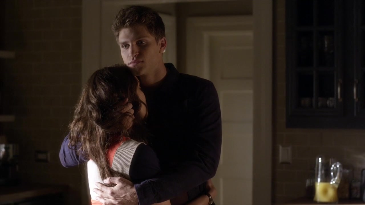 4.01: A Is For Alive - 0521 - Pretty Little Liars Screencaps